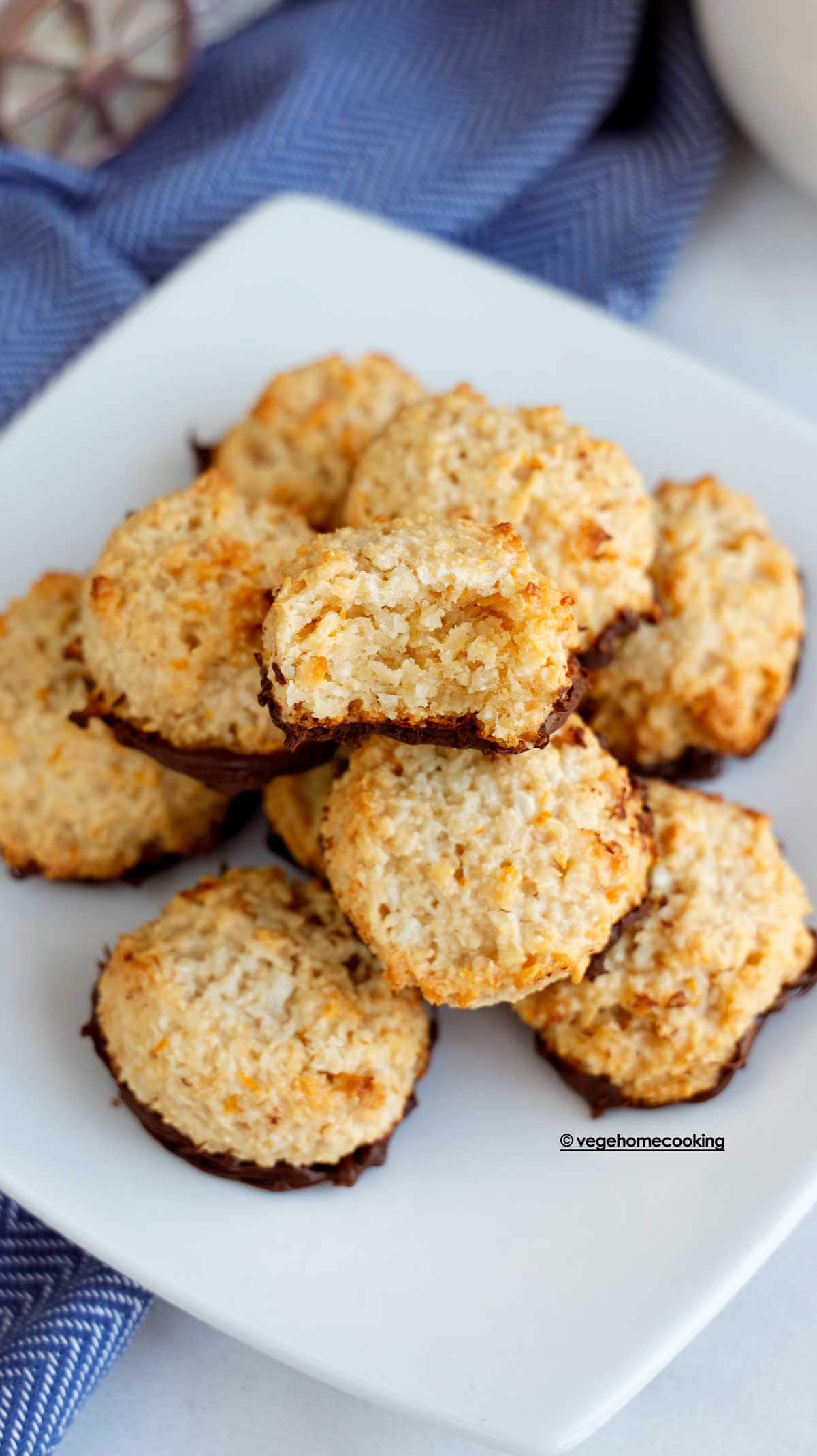 Coconut Almond Macaroons (Eggless)