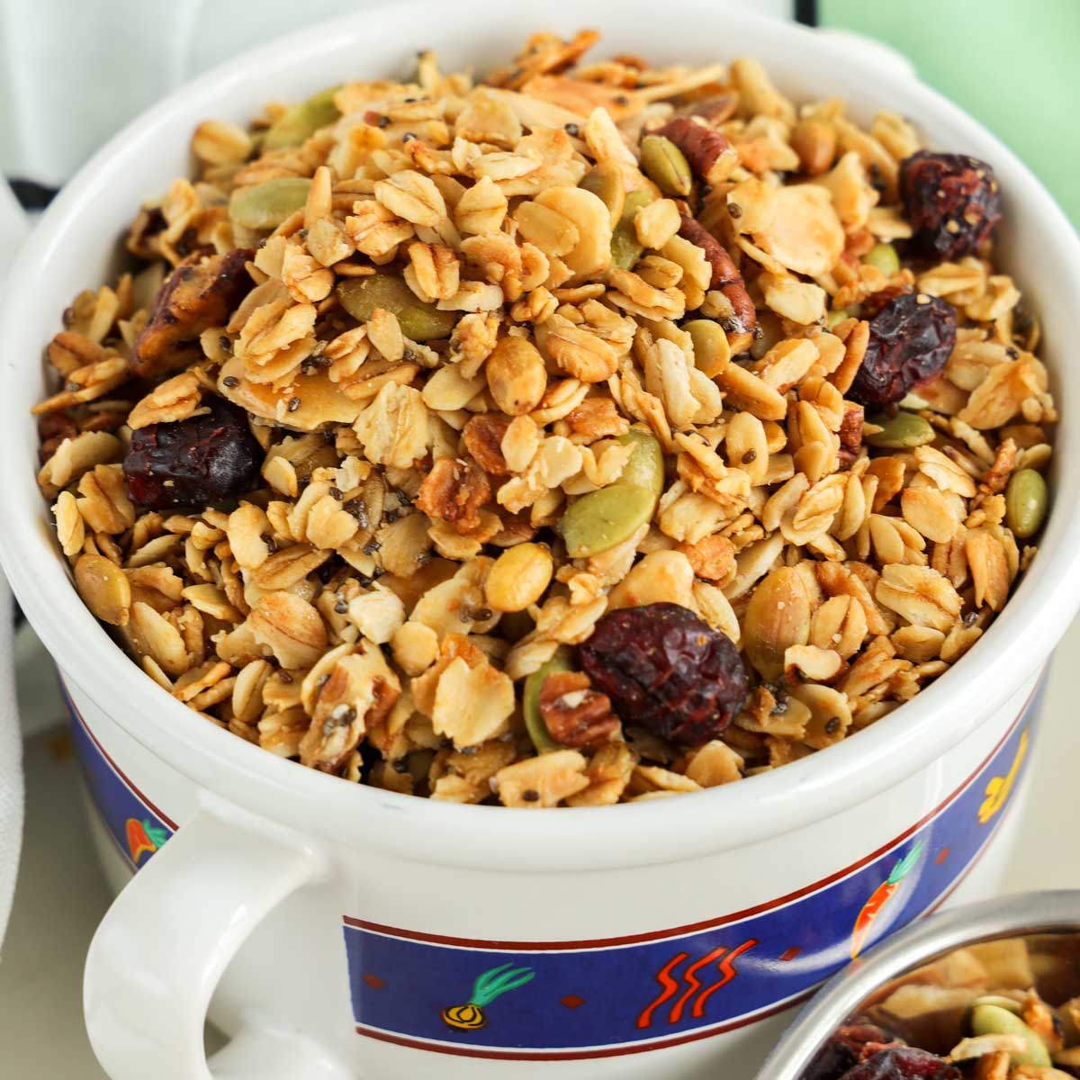 Homemade Granola Recipe (Healthy and Delicious)