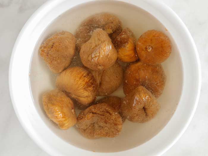 Fig Energy Balls / Sugar-Free Fig and Cashew Balls